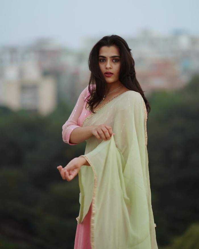 క్యూట్ అందాలతో మైమరిపిస్తున్న కావ్య కళ్యాణ్ రామ్ | Actress Kavya Kalyan ...