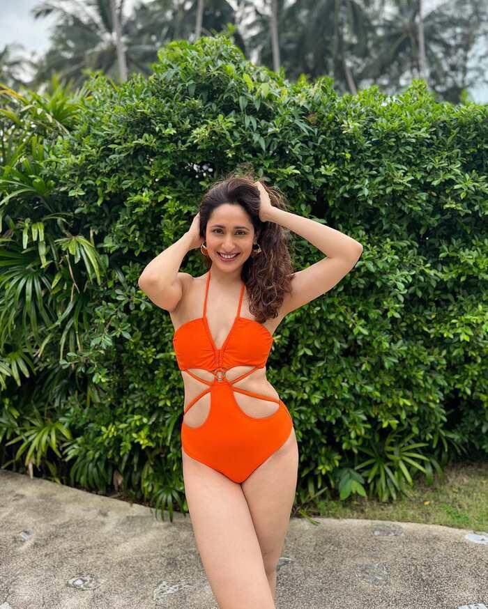 ప్రగ్యా జైస్వాల్ బికినీ షో.. భామ అందాలకు చిత్తైపోవాల్సిందే! | Actress Pragya Jaiswal Bikini Show ...