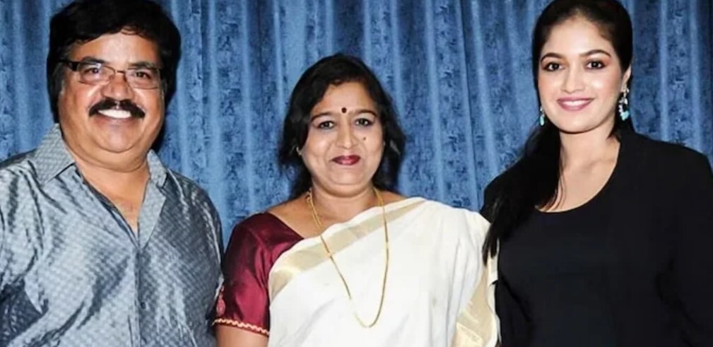 PHOTOS: விஜயகாந்த், ரஜினி பட நடிகையா இது? குடும்பம் குட்டின்னு ஆளே ...