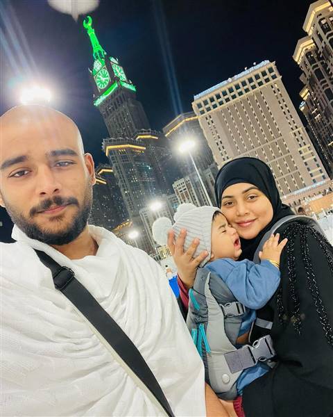 PHOTOS: மெக்காவிற்கு குழந்தையுடன் சென்ற 'தசரா' பட நாயகி.. லைக்குகளை ...