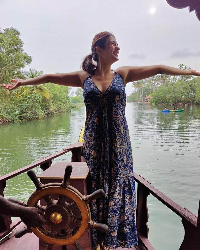 కవ్వింపులో కాక పుట్టిస్తున్న శ్రద్దా దాస్.. ముద్దుగుమ్మ అందాలకు చిత్తువ్వాల్సిందే.! | Actress ...