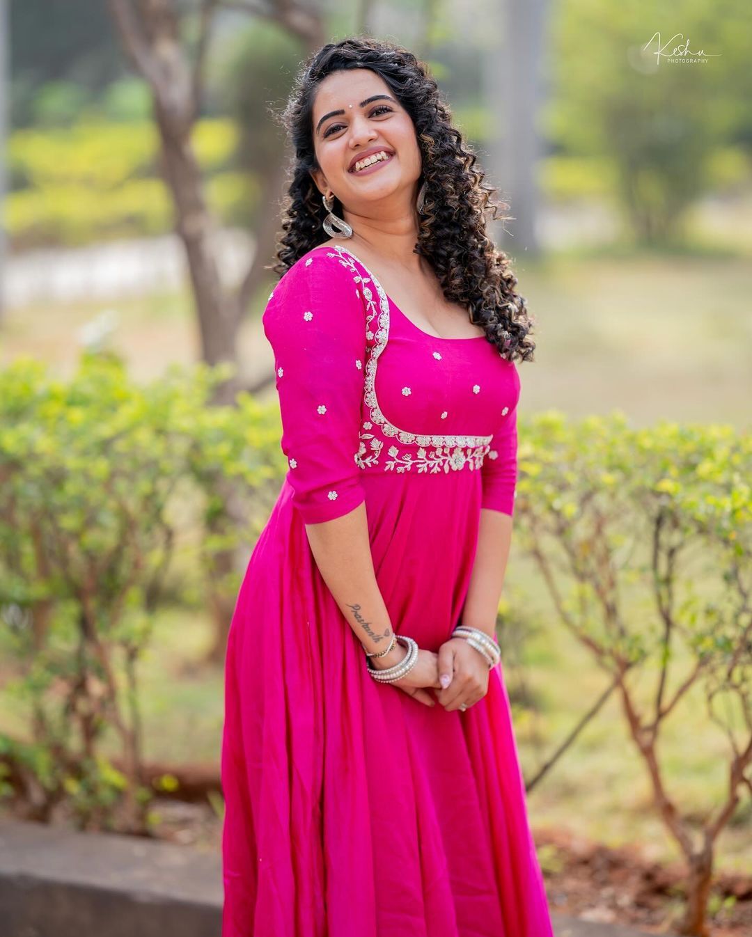 కవ్వింపులతో కాక పుట్టిస్తున్న స్రవంతి చొక్కారపు | Actress Sravanthi Chokkarapu Beauty - Oneindia ...