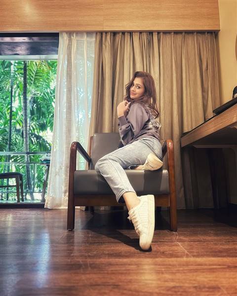 PHOTOS: 'மங்களாவாரம்' நடிகையா இது? தலைகீழாக தொங்கியபடி ஒர்க்கவுட் ...