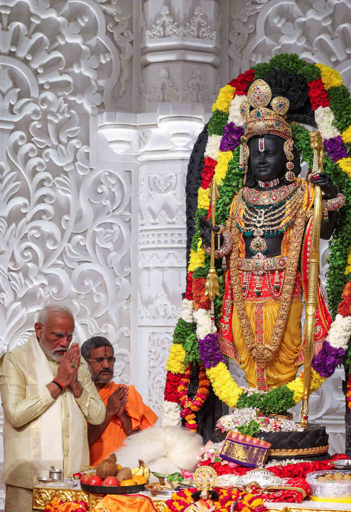 అయోధ్య భవ్యమందిరంలో కొలువుదీరిన బాలరాముడు | First Pics Of The Ram Lalla ...