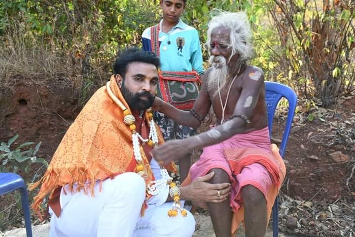 ನಾಗು ಸಾಧುವಿನ ಕಾಲು ಹಿಡಿದು ಆಶೀರ್ವಾದ ಪಡೆದ ಶ್ರೀರಾಮುಲು: ಇಲ್ಲಿದೆ ಫೋಟೋಗಳು ...