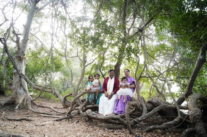 Gali Janardhan Reddy: ತುಂಗಭದ್ರ ನದಿ ದಡದಲ್ಲಿ ಗಾಲಿ ಜನಾರ್ದನ ರೆಡ್ಡಿ ಕುಟುಂಬ ...