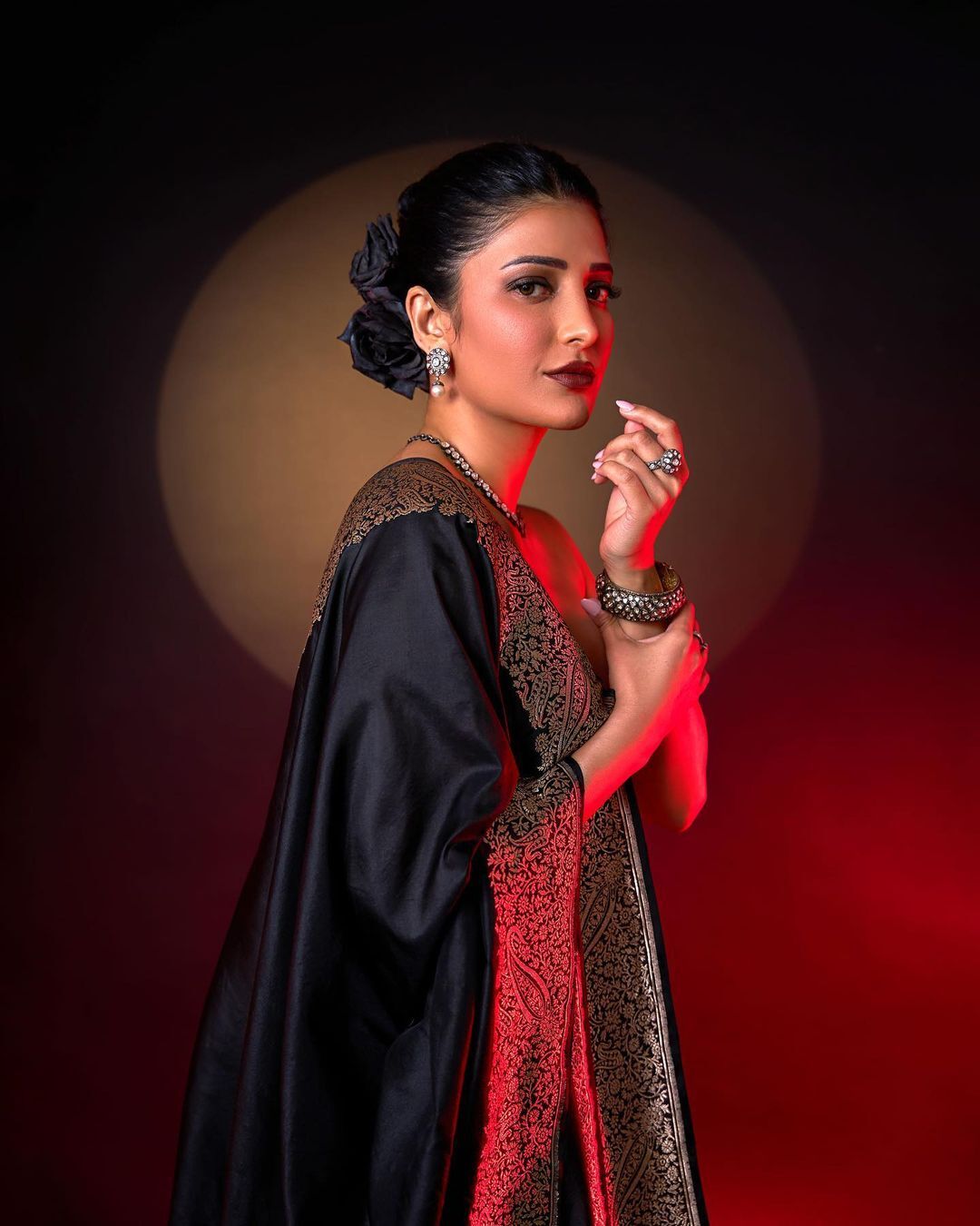 In Pics: Shruti Haasan's Gothic Glam: Dazzles in Black Saree and Corset ...