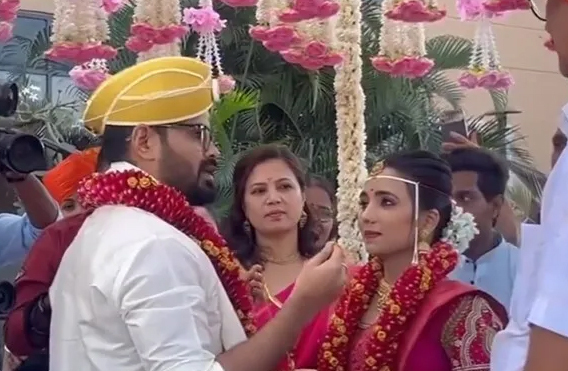 Kannada Actor Nagabhushana and Pooja Prakash's Belagavi Wedding Photos - Oneindia