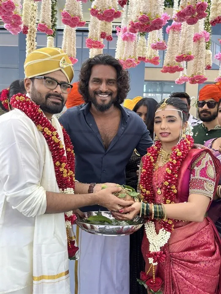Kannada Actor Nagabhushana and Pooja Prakash's Belagavi Wedding Photos - Oneindia