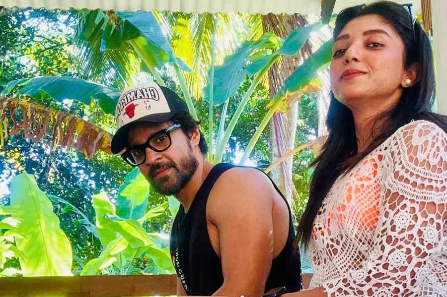 স্বামীর সঙ্গে নিউইয়ার কোথায় কাটাচ্ছেন দেবলীনা, ভক্তদের জানালেন ...