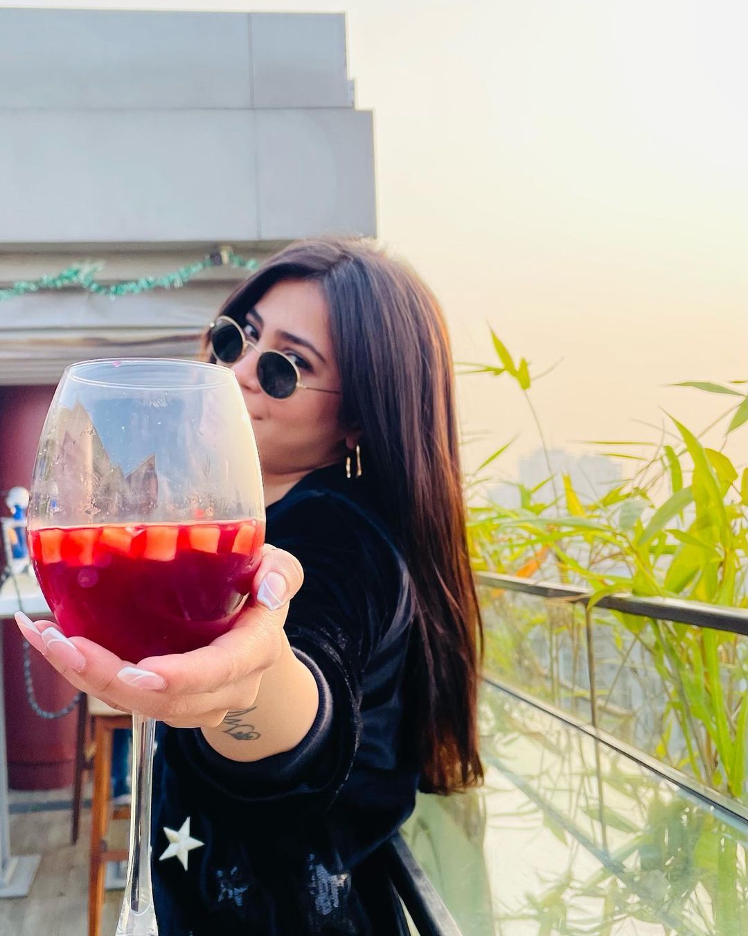 কালো পোশাকে অপরূপা জেসমিন, অভিনেত্রীর নয়া লুক দেখে খুশি অনুগামীরা ...