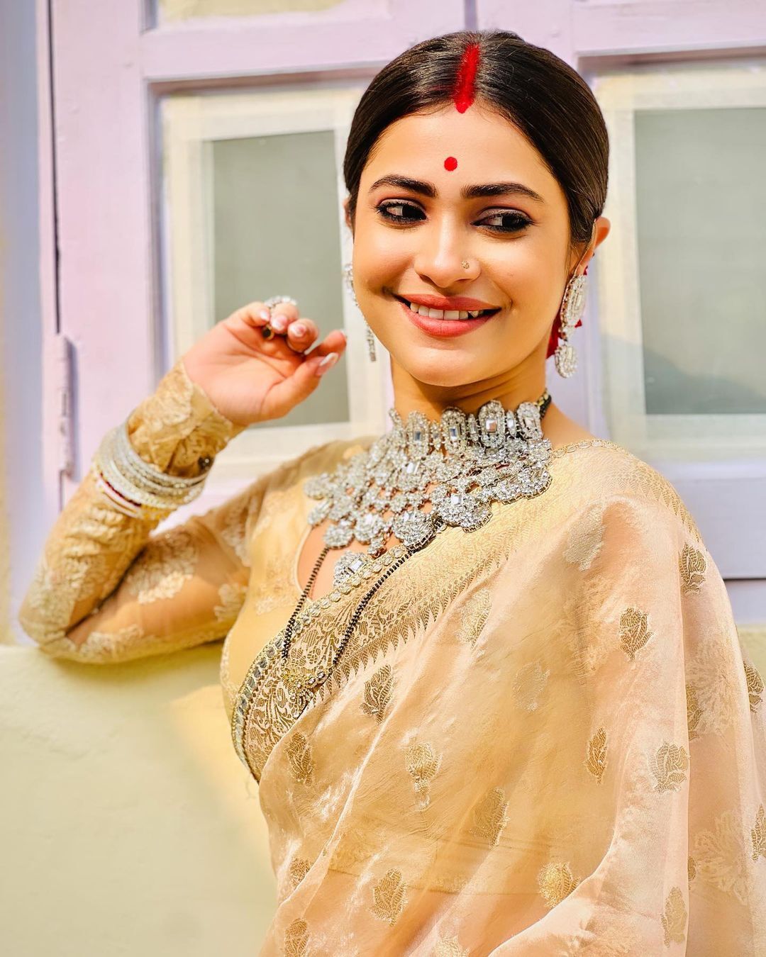 কালো পোশাকে অপরূপা জেসমিন, অভিনেত্রীর নয়া লুক দেখে খুশি অনুগামীরা ...