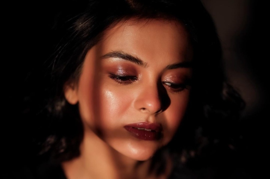 হলুদ পোশাকে মোহময়ী শোলাঙ্কি, ভাইরাল অভিনেত্রীর ছবি | Latest Photoshoot ...