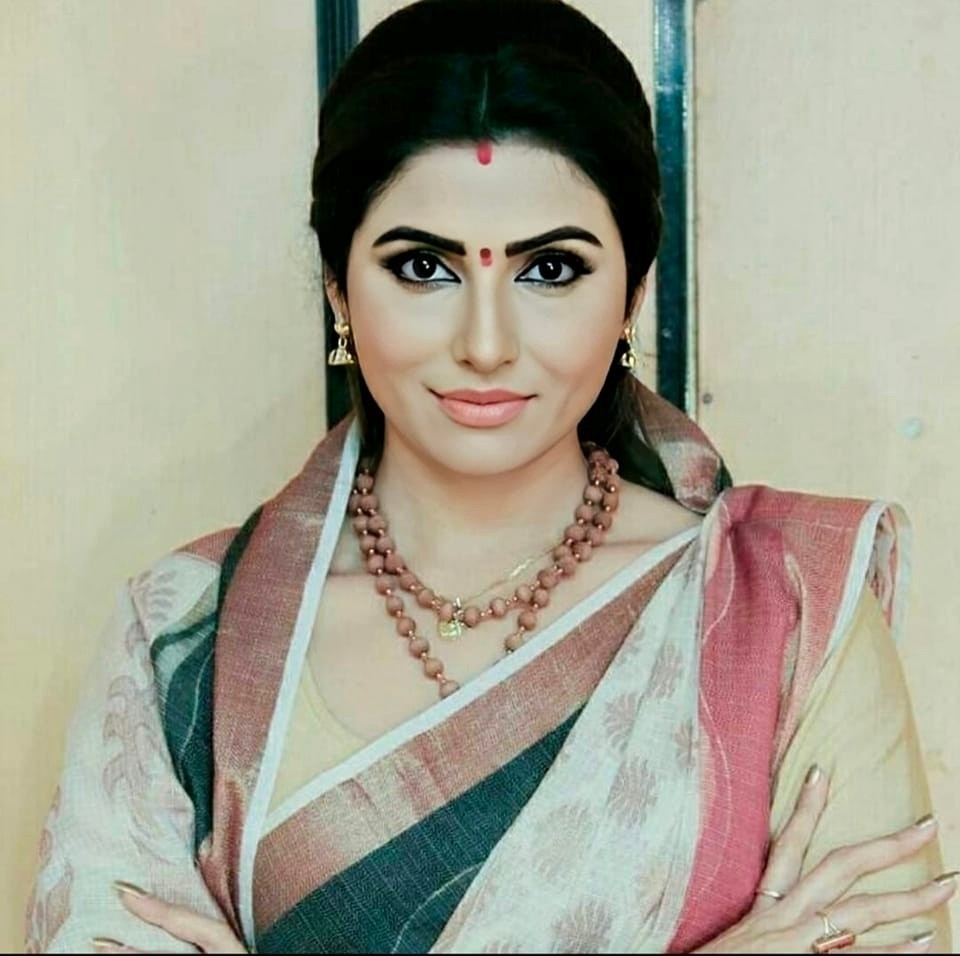 सपा की टिकट पर लोकसभा चुनाव लड़ने जा रहीं यह फेमस खूबसूरत एक्ट्रेस,छोटे ...