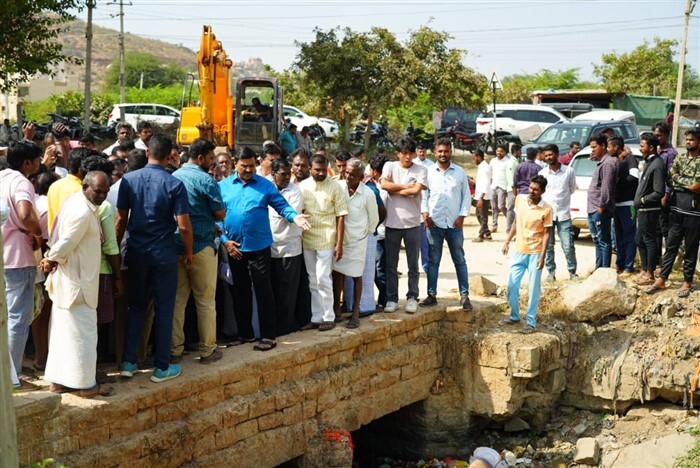 ಪ್ರಾಚೀನ ಕ್ರೀಡೆಗೆ ಜನಾರ್ದನ ರೆಡ್ಡಿ ಸಾಥ್‌: ಮುಂಗೈ ಆಟ ಗೆದ್ದವರಿಗೆ ಕಡಗ ಉಡುಗೊರೆ ...