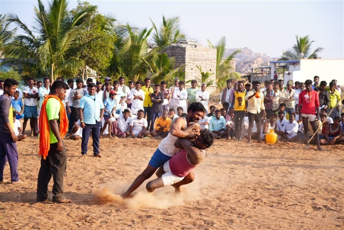 ಪ್ರಾಚೀನ ಕ್ರೀಡೆಗೆ ಜನಾರ್ದನ ರೆಡ್ಡಿ ಸಾಥ್‌: ಮುಂಗೈ ಆಟ ಗೆದ್ದವರಿಗೆ ಕಡಗ ಉಡುಗೊರೆ ...