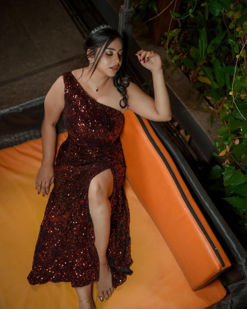 Anna Reshma Rajan: വെറും അഴകല്ല, സൂപ്പർ അഴക്... പുത്തൻ ലുക്കിൽ അന്ന രാജ ...