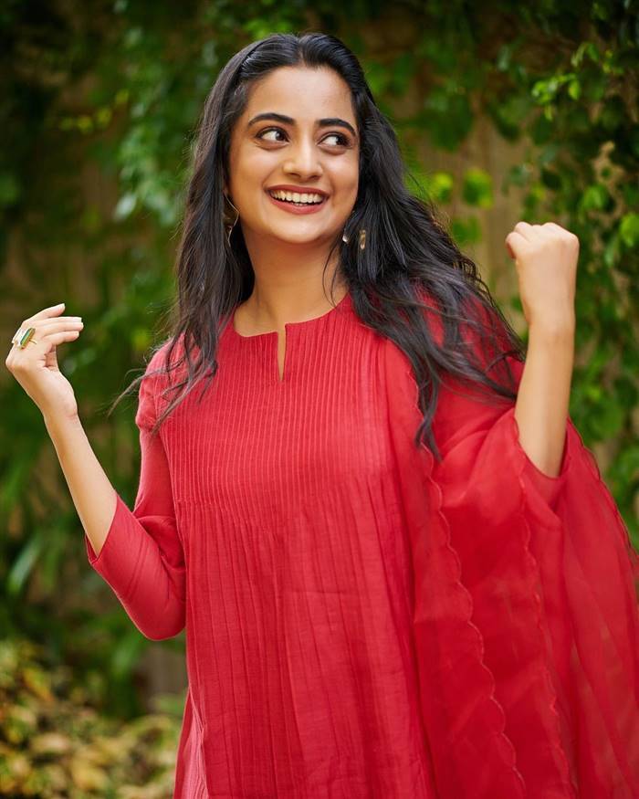 Namitha Pramod: ചുവന്ന സല്‍വാറില്‍ എലഗന്റ് ലുക്കില്‍ രജനി മൂവി ...