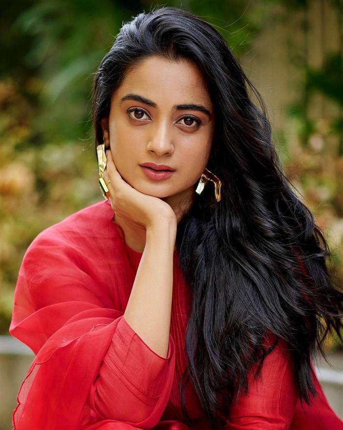 Namitha Pramod: ചുവന്ന സല്‍വാറില്‍ എലഗന്റ് ലുക്കില്‍ രജനി മൂവി ...
