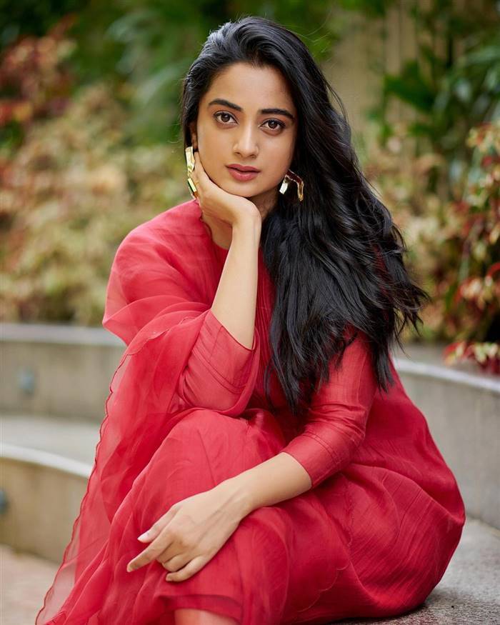 Namitha Pramod: ചുവന്ന സല്‍വാറില്‍ എലഗന്റ് ലുക്കില്‍ രജനി മൂവി ...