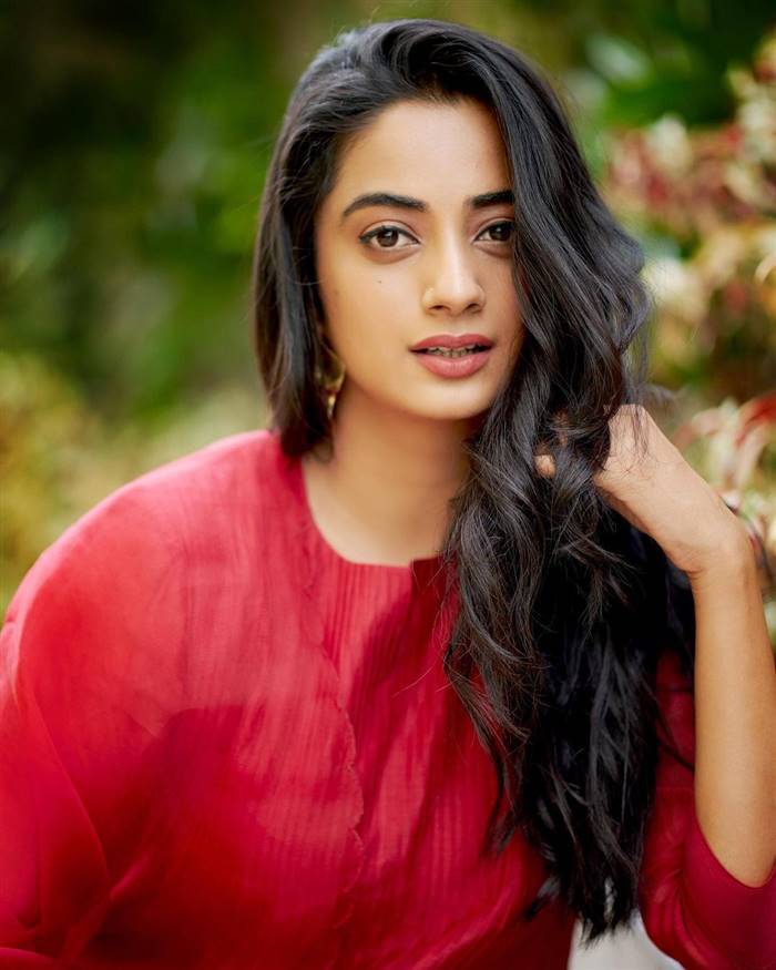 Namitha Pramod: ചുവന്ന സല്‍വാറില്‍ എലഗന്റ് ലുക്കില്‍ രജനി മൂവി ...