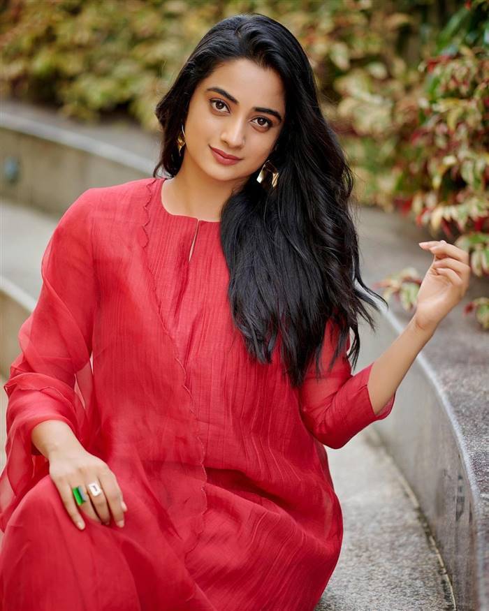 Namitha Pramod: ചുവന്ന സല്‍വാറില്‍ എലഗന്റ് ലുക്കില്‍ രജനി മൂവി ...