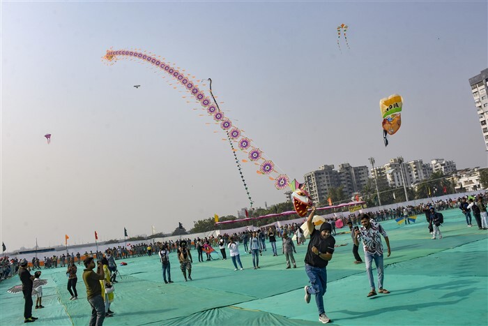 Photos: ಮಾರುಕಟ್ಟೆಯಲ್ಲಿ ರಾರಾಜಿಸುತ್ತಿವೆ ನರೇಂದ್ರ ಮೋದಿ ಗಾಳಿಪಟಗಳು | Narendra ...