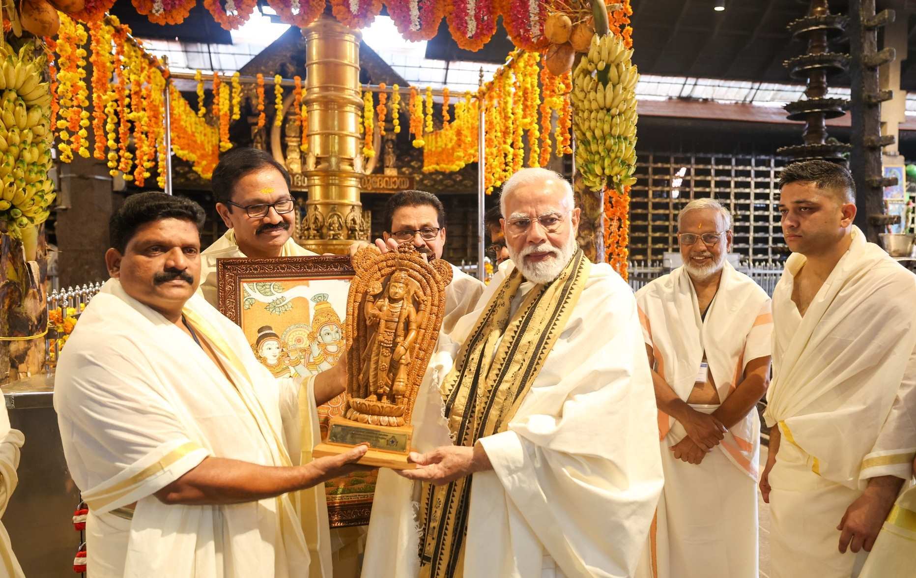 PM मोदी के साथ पारंपरिक वेशभूषा में दिखे एसपीजी जवान, SPG कमांडो को ...