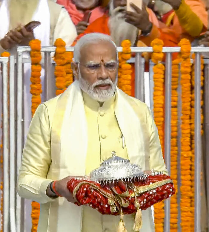 అయోధ్యలో బాలరాముడి విగ్రహ ప్రాణ ప్రతిష్ఠ .. స్వామి వారికి ...