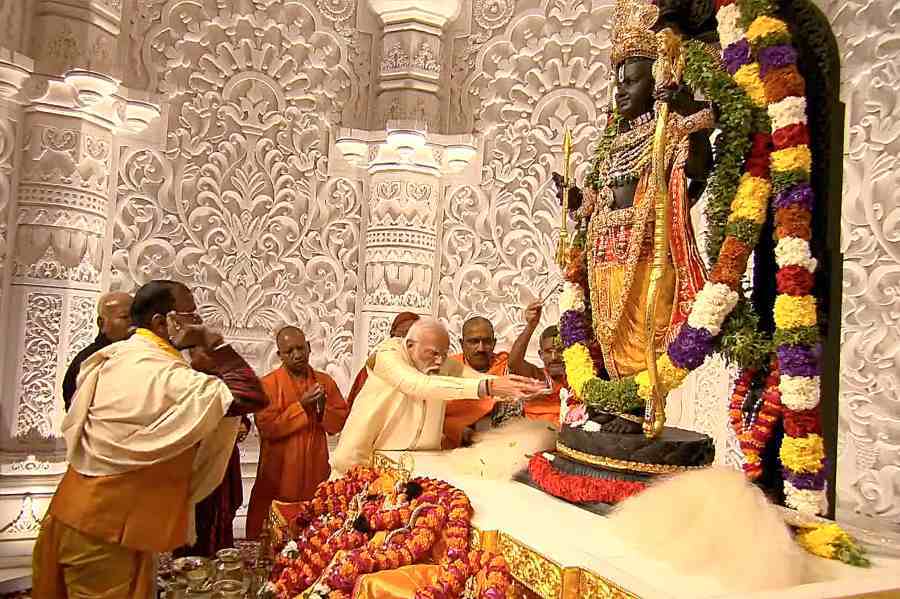 দীর্ঘ প্রতীক্ষার পর প্রকাশ্যে এল রামলালার মূর্তি, দেখুন ছবি | Ramlala Idol In Public, See ...