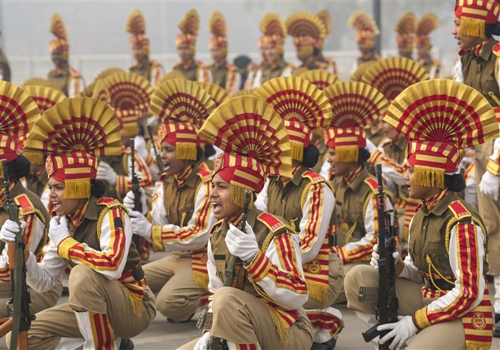 Republic Day 2024: SSB Women Rehearse Parade Amid Delhi Morning Fog ...