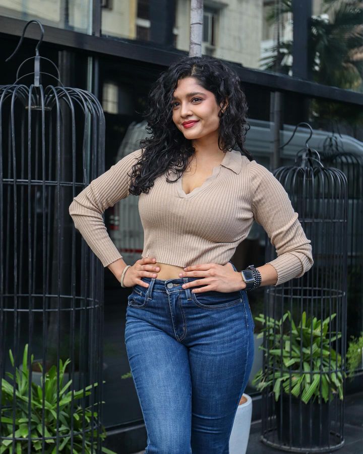 PHOTOS: டைட் ஜீன்ஸில் ஸ்டன்னிங் போஸ்.. நடிகை ரித்திகா சிங்கின் லேட்டஸ்ட் க்ளிக்ஸ்! | Ritika ...