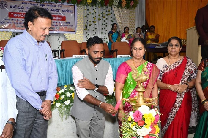 Singer Mohan Kumar: ರಾಜ್ಯಮಟ್ಟದ ಯುವಜನೋತ್ಸವ ಸ್ಪರ್ಧೆಯಲ್ಲಿ ಜಾನಪದ ಹಾಡು ಹೇಳಿ ...