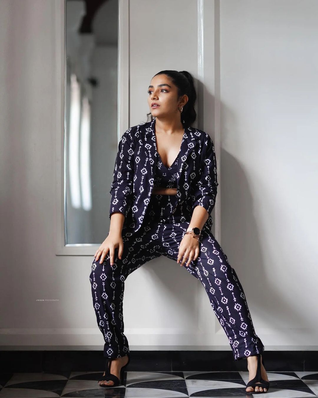 Rajisha Vijayan: പുത്തൻ വർഷം, പുത്തൻ ലുക്ക്... സ്റ്റൈലിഷ് ഔട്ട്ഫിറ്റി ...