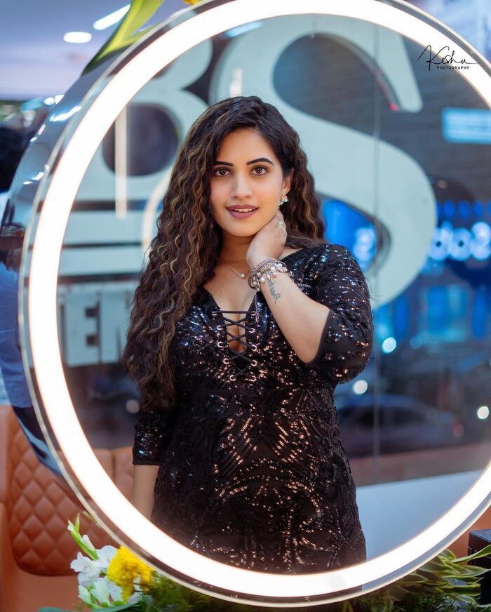 ఎలా స్రవంతి ఇలా ఇంత అందం.. మైమరిపిస్తున్నావుగా! | Sravanthi Chokkarapu ...