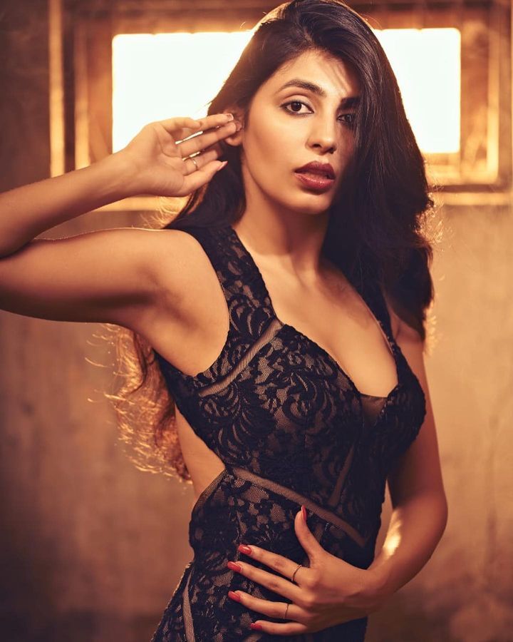 PHOTOS: ஹீரோயினாக அறிமுகமாகும் போலீஸ் டிஜிபி மகள்.. பிரபல வெற்றி இயக்குநர் படத்தில் அறிமுகம் ...