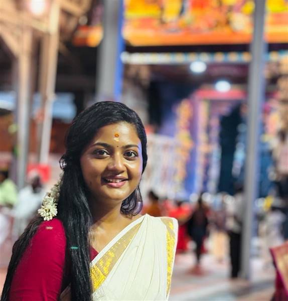 PHOTOS: மலையாள சீரியலுக்கு தாவிய விஜய் டிவி நடிகை.. யாருன்னு நீங்களே ...