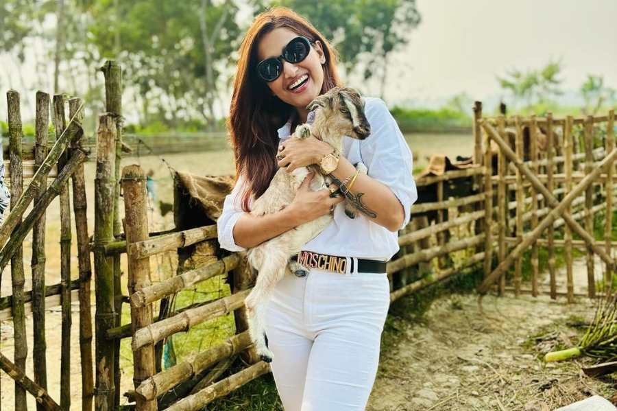 এবার নজরকাড়া লুকে সোশ্যাল মিডিয়ায় ধরা দিলেন সুদীপ্তা, ভাইরাল ছবি | Televison Actress Sudipta ...