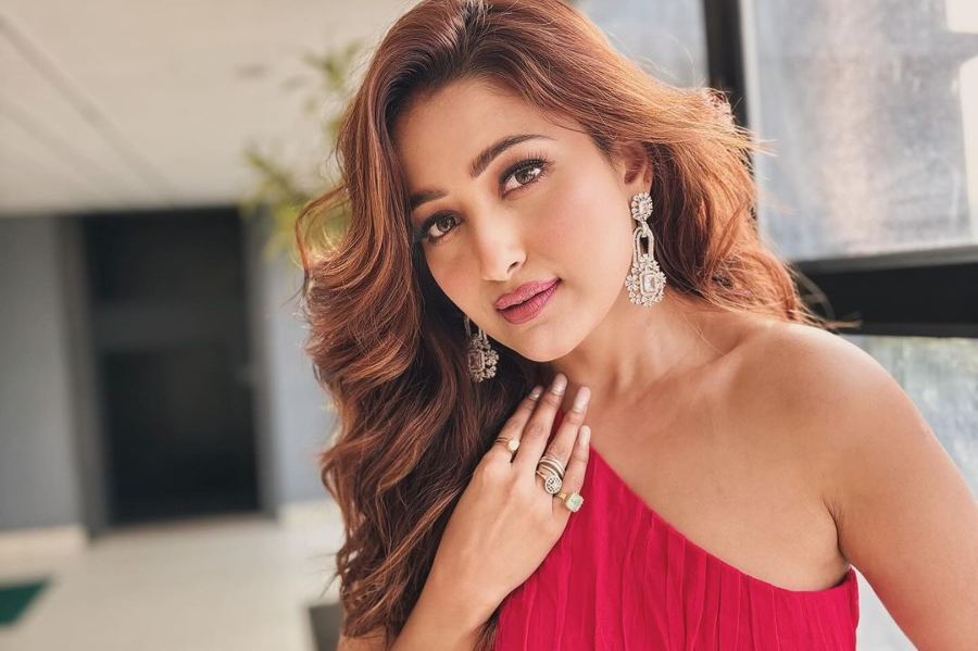 এবার নজরকাড়া লুকে সোশ্যাল মিডিয়ায় ধরা দিলেন সুদীপ্তা, ভাইরাল ছবি | Televison Actress Sudipta ...