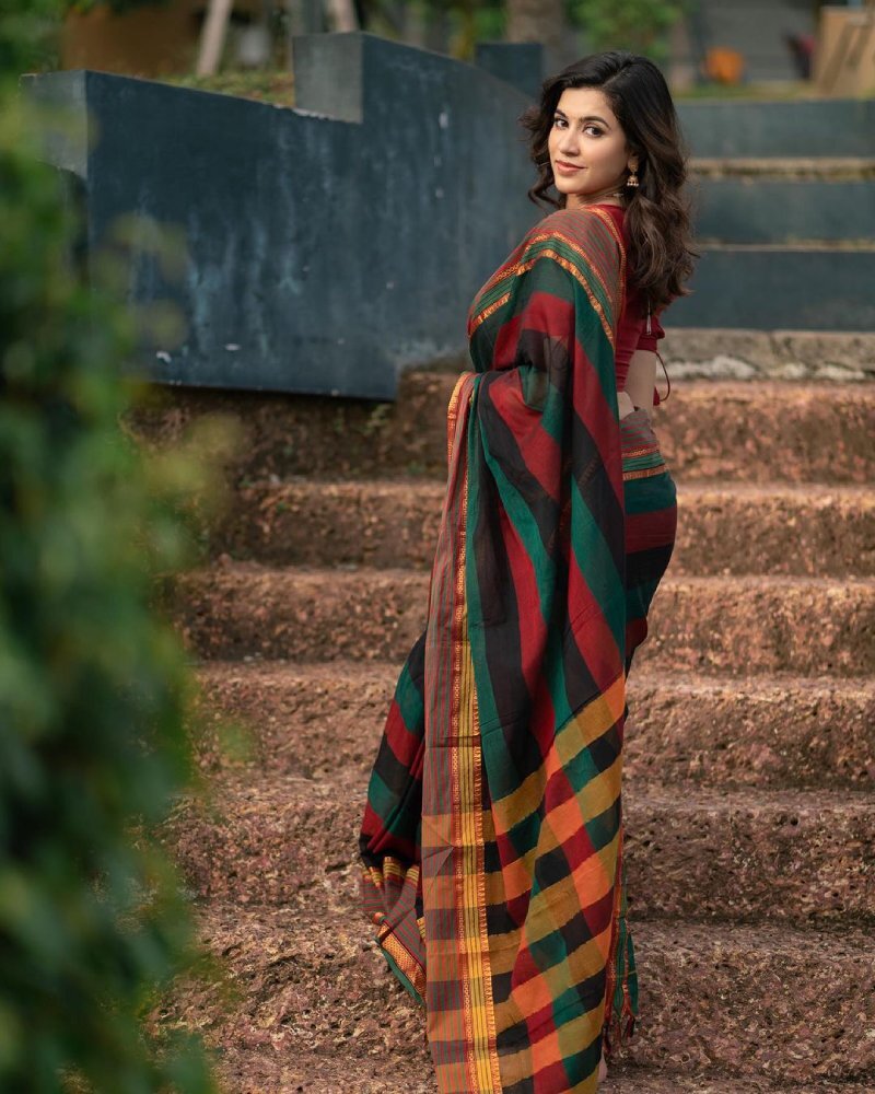 നൊസ്റ്റാൾജിയ ഇൻ പിങ്ക്... സ്റ്റൈലൻ ലുക്കിൽ അഞ്ജു കുര്യൻ; ലഹങ്കയി ...