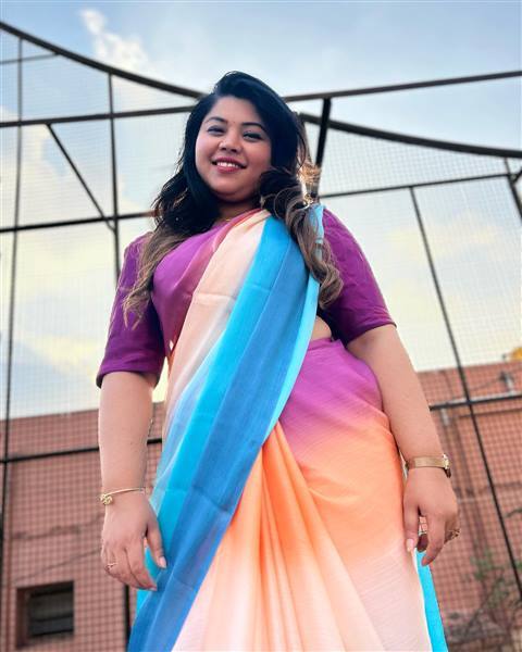 மதுரை மீனாட்சி அம்மன் கோவிலில்.. சாமி தரிசனம் செய்த விஜய்யின் ரீல் ...