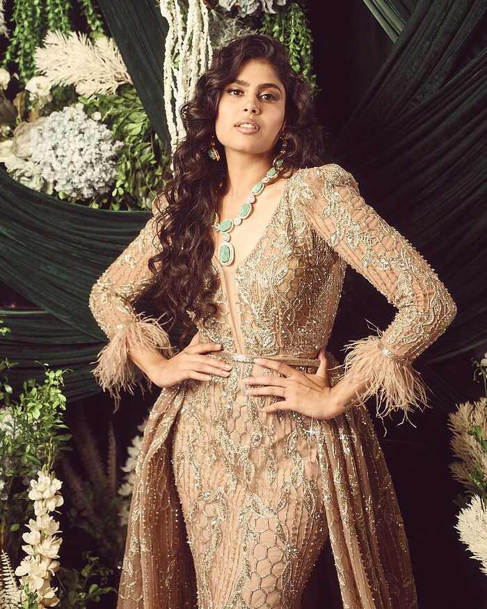 కవ్వించే అందాలతో పరవశింపచేస్తున్న ఫరియా అబ్దుల్లా .. డోస్ అమాంతం ...