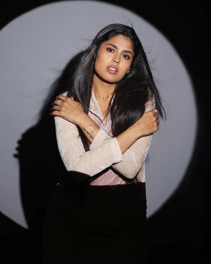 కవ్వించే అందాలతో పరవశింపచేస్తున్న ఫరియా అబ్దుల్లా .. డోస్ అమాంతం పెంచేసిందిగా! | Actress Faria ...