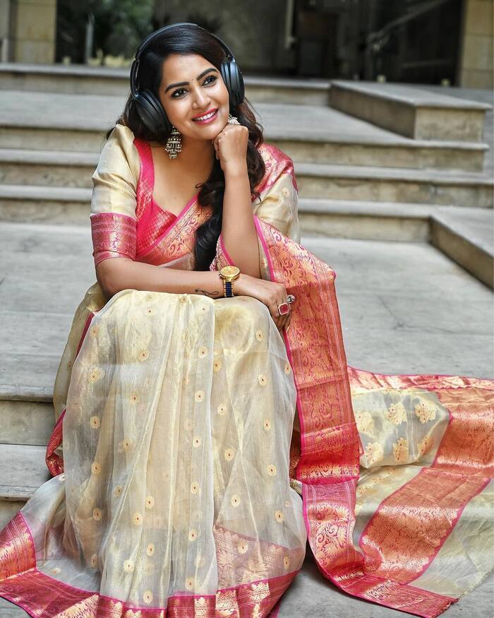 చీర కట్టులో హిమజ కవ్వింపులు.. అందాలతో మైమరిపిస్తోందిగా! | Actress Himaha Stunning Beauty Show In ...