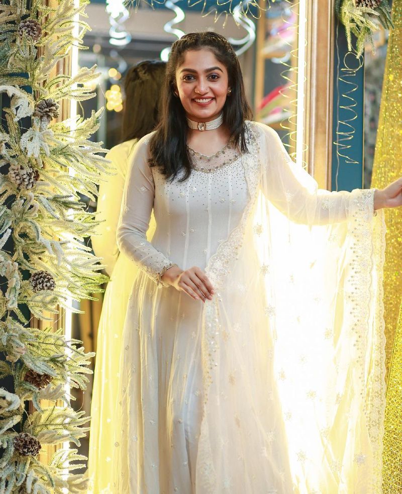 പിങ്കിൽ സ്റ്റൈലിഷാണ് ആര്യ... ലഹങ്കയിൽ കിടിലൻ ലുക്കിൽ മലയാളികളുടെ ...