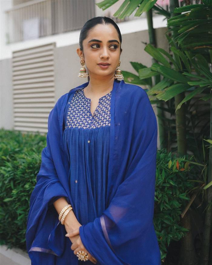 Namitha Pramod: നീലയഴകി! കടുംനീല സല്‍വാറില്‍ അതിസുന്ദരിയായെത്തി നമിത ...