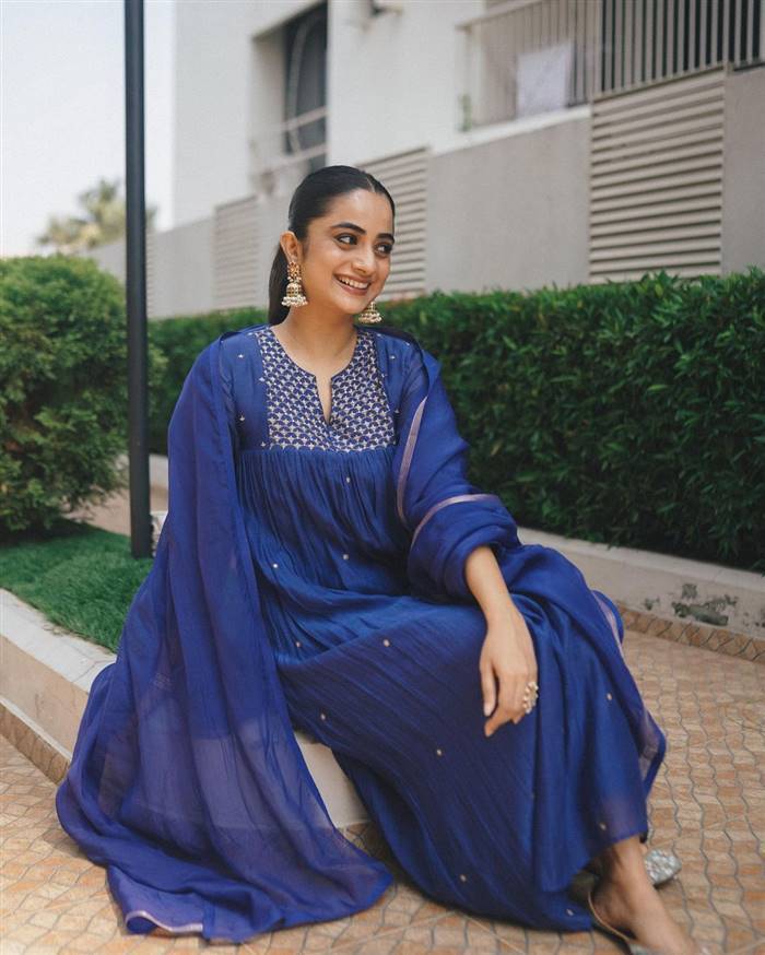 Namitha Pramod: നീലയഴകി! കടുംനീല സല്‍വാറില്‍ അതിസുന്ദരിയായെത്തി നമിത ...
