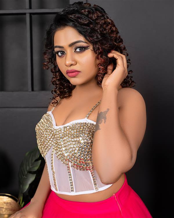 கிளாமரில் பட்டையை கிளப்பும் சிவகார்த்திகேயன் பட நடிகை.. வெளியான லேட்டஸ்ட் க்ளிக்ஸ்! | Actress ...