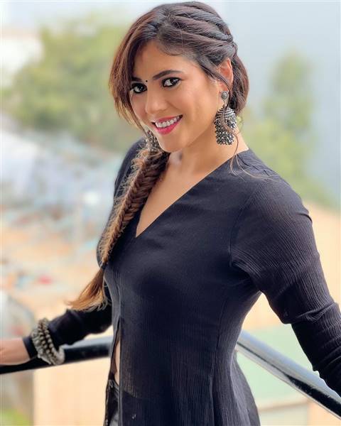 ஷார்ட் ஹேர்க்கு மாறிய பிக்பாஸ் பிரபலம்.. இணையத்தை கலக்கும் லேட்டஸ்ட் ...