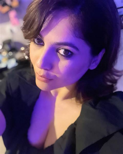 ஷார்ட் ஹேர்க்கு மாறிய பிக்பாஸ் பிரபலம்.. இணையத்தை கலக்கும் லேட்டஸ்ட் பிக்ஸ் | Actress Sherin ...